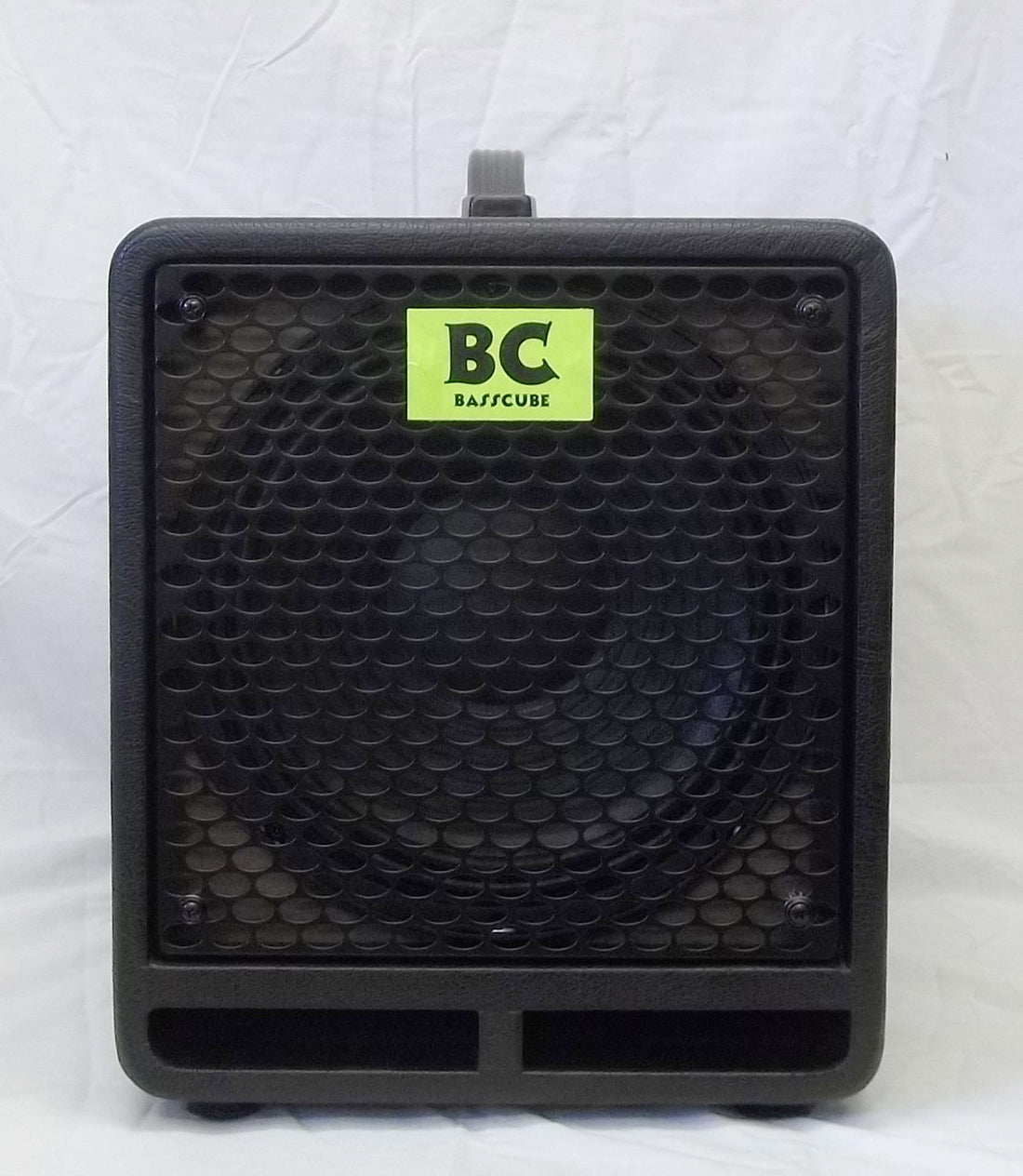BassCUBE 110 bass speaker cabinet – Rainbow Music Shop